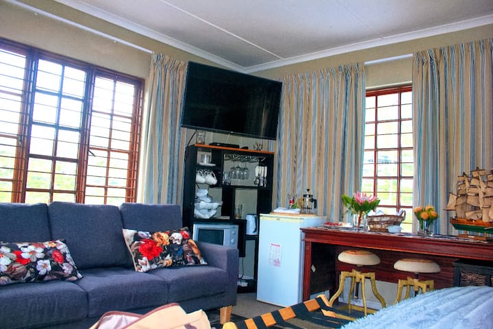 La Montagne – Cozy Mountain-view Room - Rooi-Els