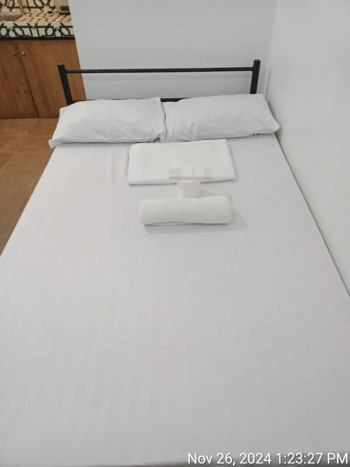 Eisen Apartelle Across  Center Of Manila Nr All - Manila