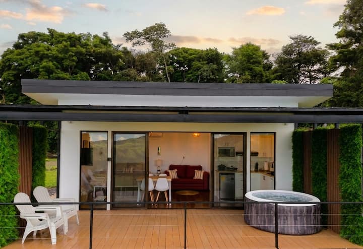 Romantic Tiny House & Stunning Mountain Views - Costa Rica