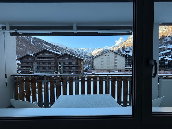 Spacious Central Flat With Matterhorn View - Zermatt