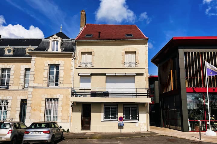 Résidence Les 7 Oiseaux-30 Personnes -Centre Ville - Aisne