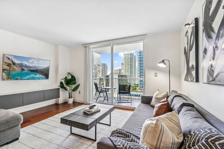 Brickell Condo | Pool, Skyline Views, Free Parking - Miami, FL