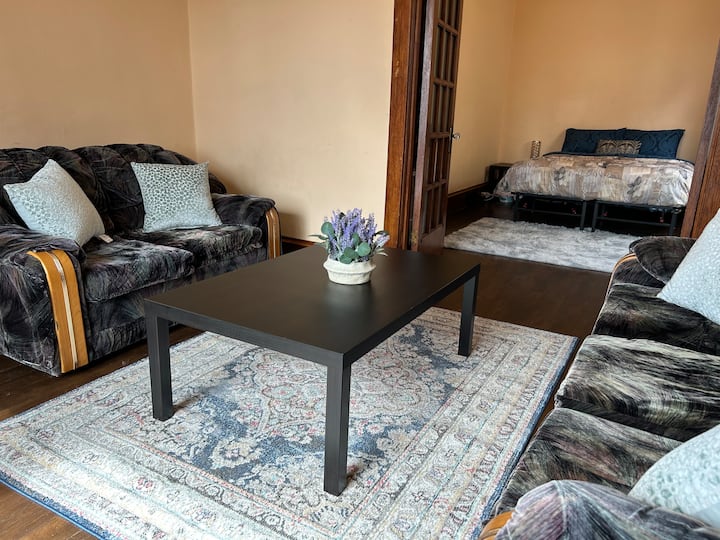 1 Bedroom Home|fully Fenced Yard| - Winnipeg