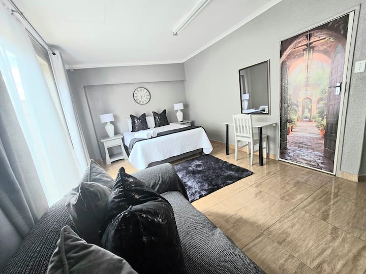 Zhantique Guest House 2- Unit 2 - Boksburg