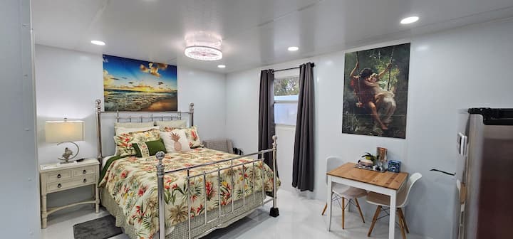 Tiny Guest House - St. Petersburg, FL