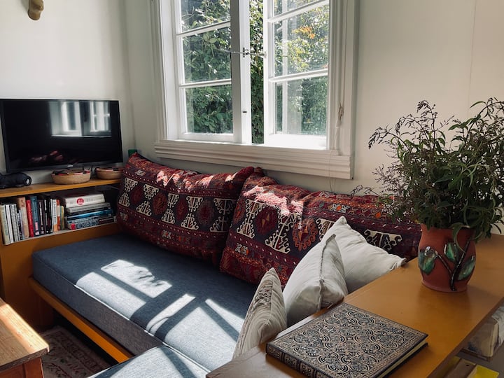 Hares Hut
Farm Stay
Dog And Horse Friendly - Blenheim