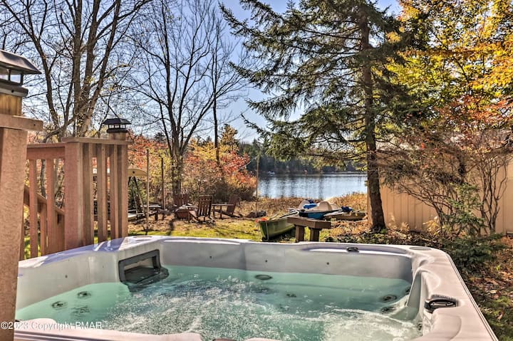 Beautiful Lakefront Retreat - Mount Pocono, PA