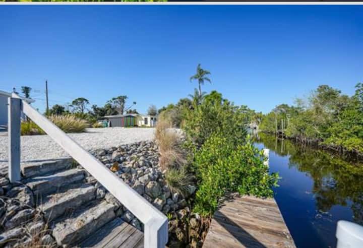 3/2 Cozy Coastal Canal Front Home - Englewood, FL