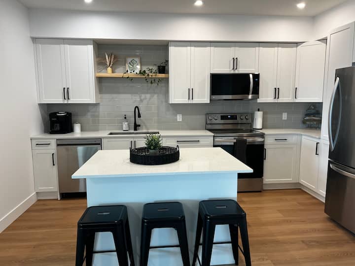 New 2 Bed 1 Bath Basement Suite - Penticton