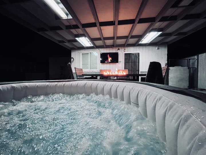 Luxury Home W/private Jacuzzi & Firepit - San Bernardino, CA