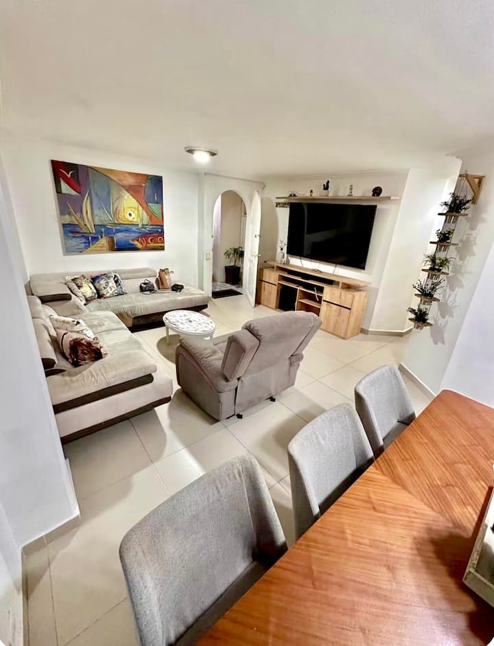 Amplio Apartamento En Poblado Cerca Al Aeropuerto - Medellín