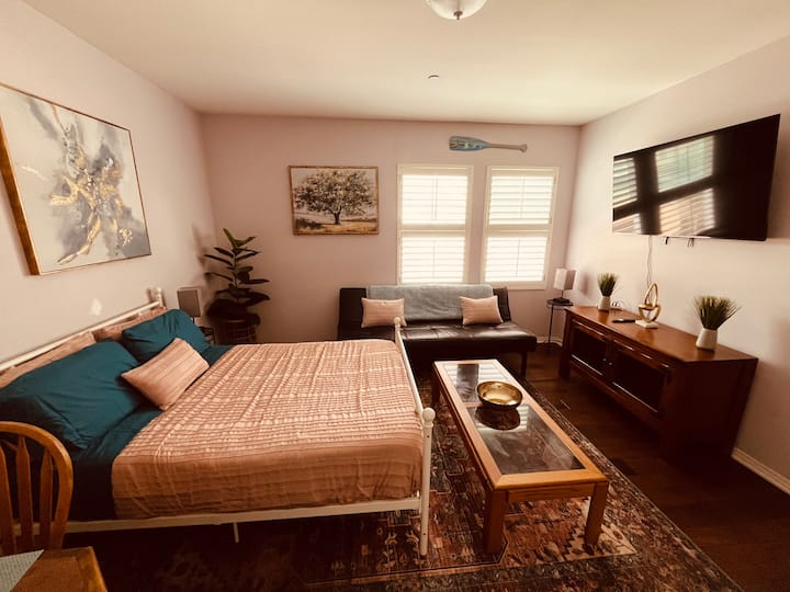 Nile Nook 2 Studio W Own Entry - Oxnard