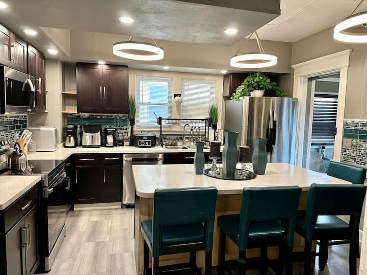 Modernized Historic 
Haven! - エリー, PA