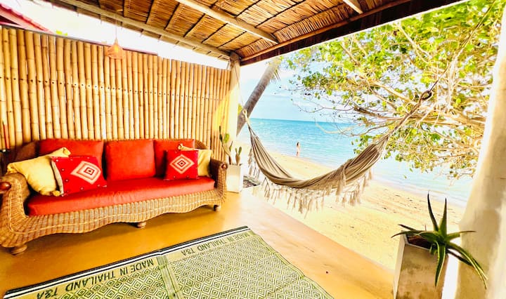 Beachfront Sanctuary With 2 Singles + Double Bed - Ko Pha Ngan