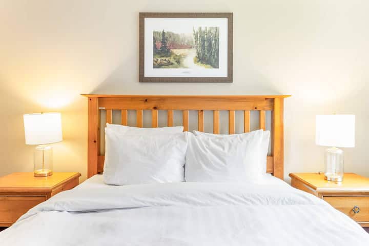 Hotel-style Studio Suite | Hot Tub | Sauna | Bbq - Fernie