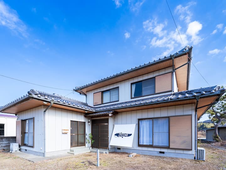 阿南市/1棟貸し/最大11名/4寝室/和室/無料駐車場/洗濯機・乾燥機あり - 阿南市