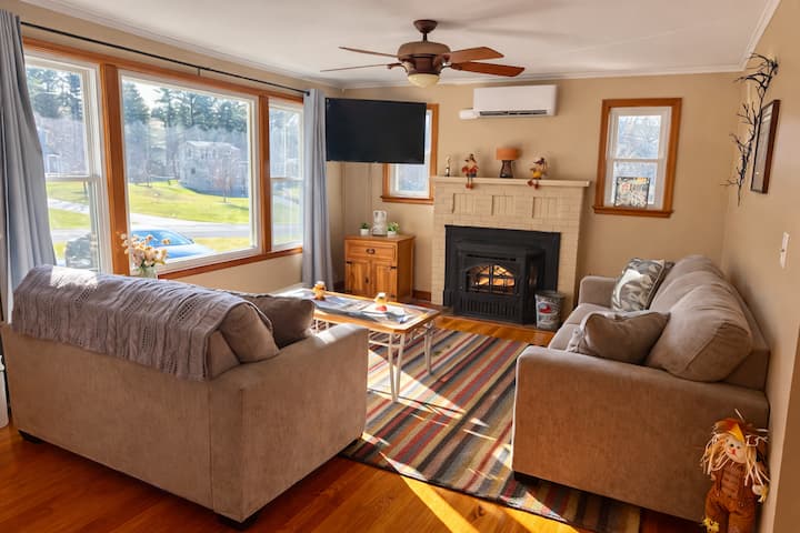 Cozy House Near Rutland | Fireplace & Quiet Area - Castleton, VT