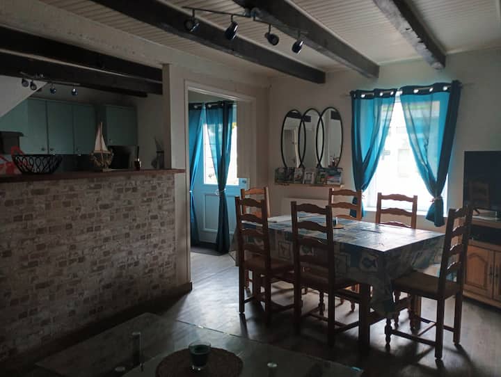 Maison De Vacances
Typique Bretonne Avec Exterieur - Baud