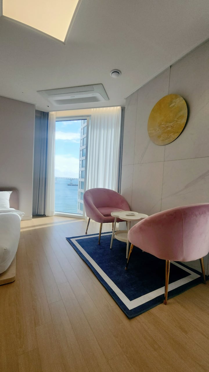 큰방에서 바다가 #방2침대2 매트1 욕실1#여유 - Busan