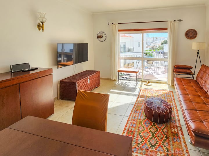 Large Apt With Ocean View Balcony & 2br With A/c - Lagos