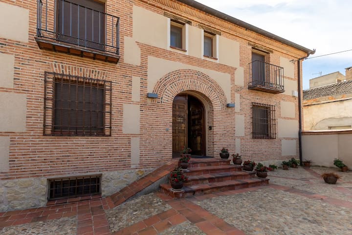 Casa Rural La Tarja I Con Jardin Privado Y Jacuzzi - Segovia