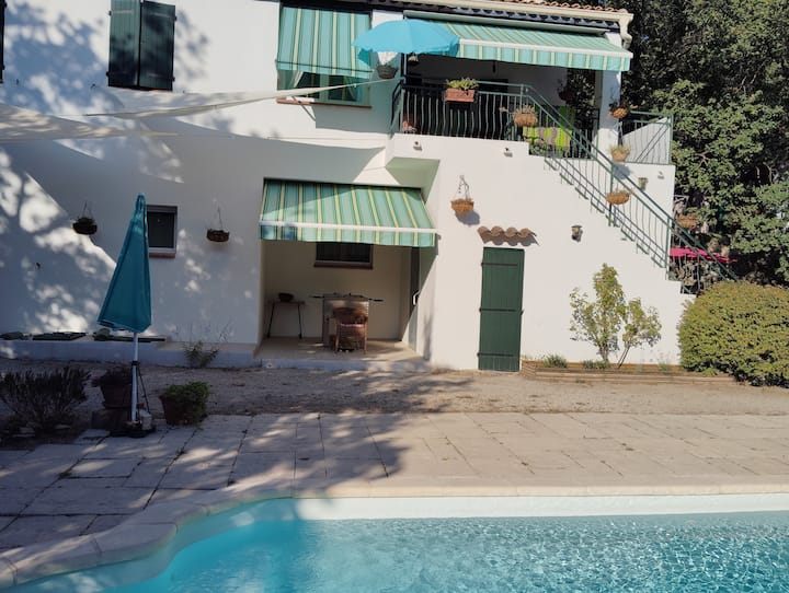 Bel Appartement Dans Une Villa - Rousset