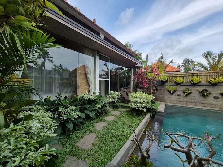 Villa Mb Ubud.  2 Kamar Tidur Kolam Renang Pribadi - Ubud
