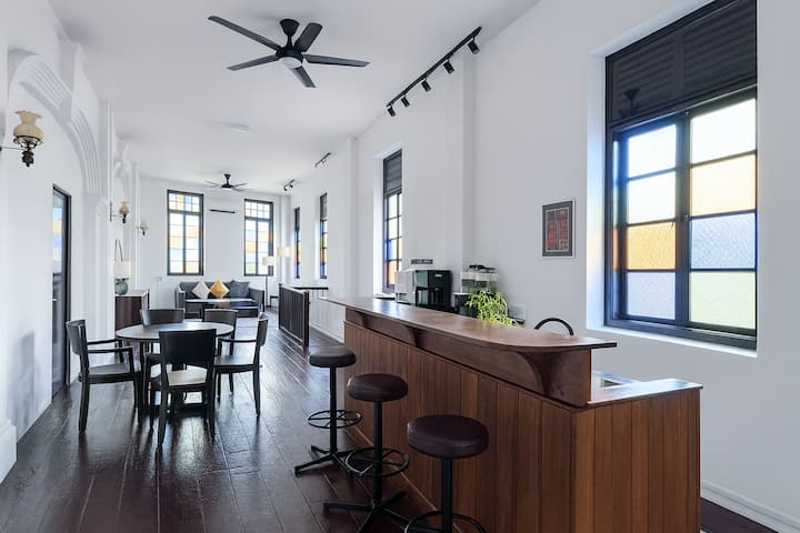 Loft Bc 144 | Colonial Loft Charm | Sleeps 6-8 - Malacca