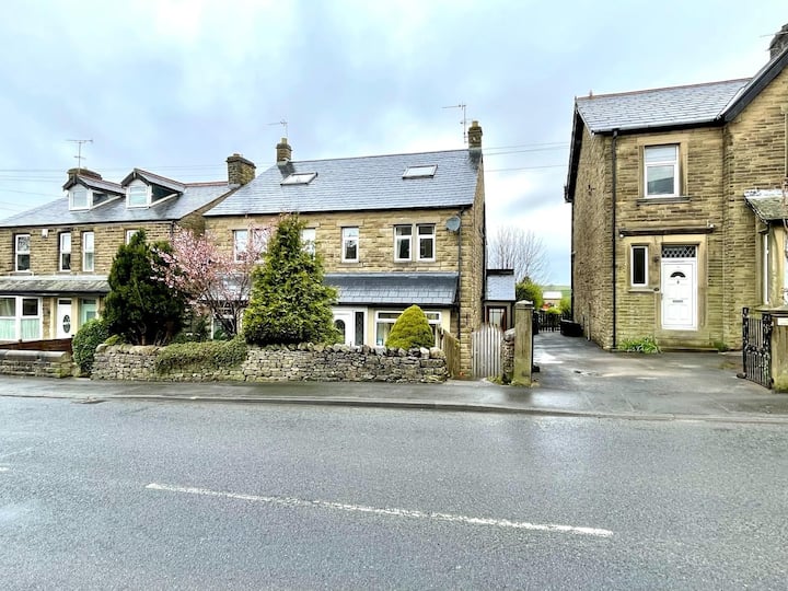 Homely, Spacious Central Base Suits Groups, Settle - Settle