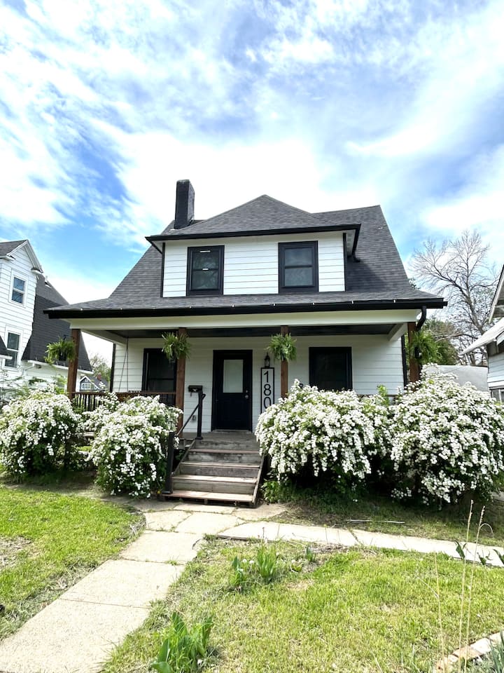 The 1905 Modern House Near Downtown! - Des Moines, IA
