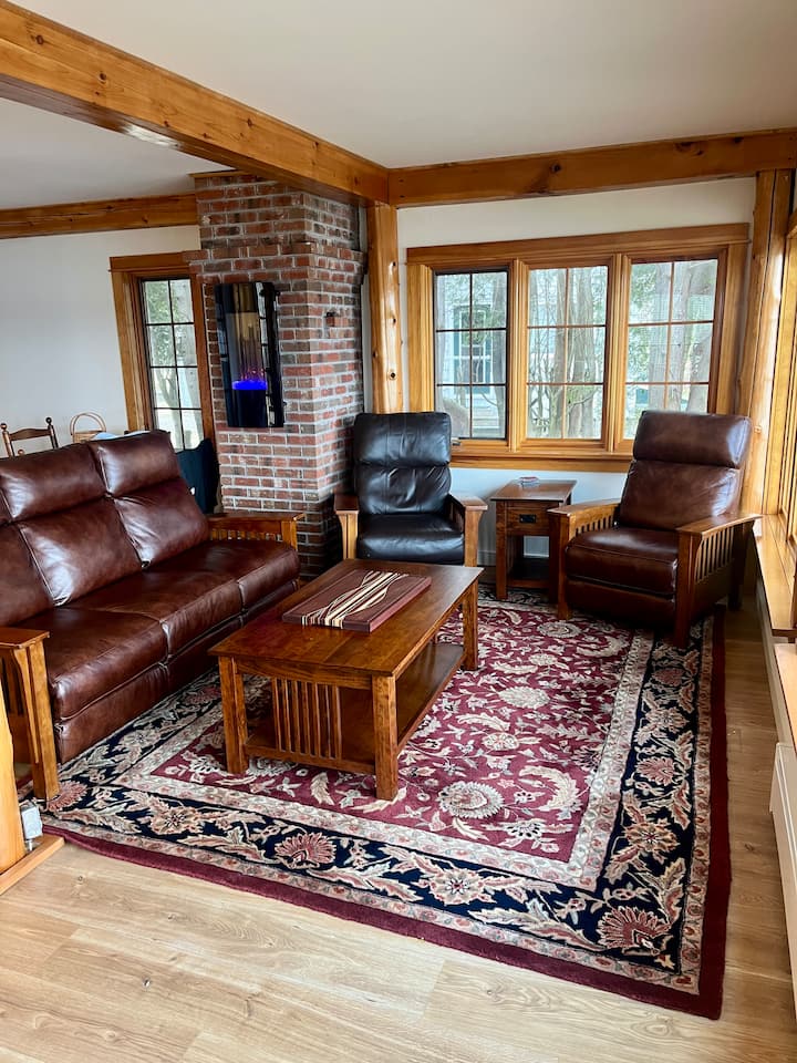 Magazine-worthy Lake House - Tupper Lake, NY