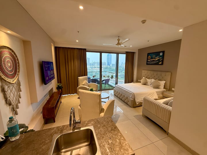 Highrise Heaven 8th Floor With Garden Patio - Gurugram