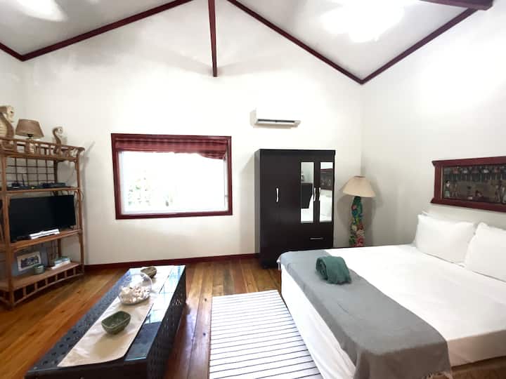 Island Breeze - West Bay