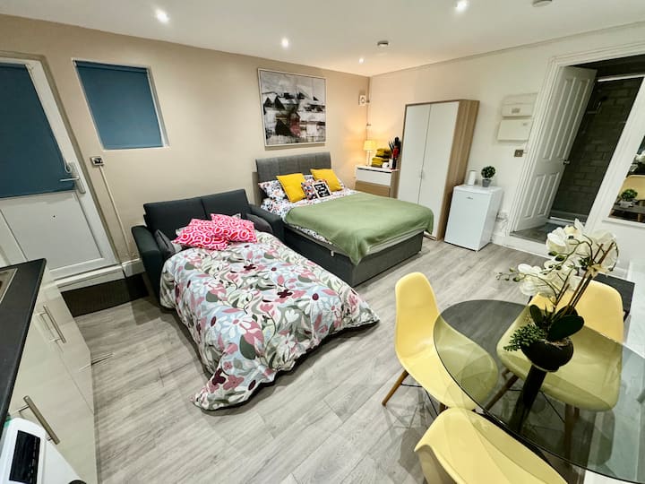 Tower Bridge / Bermondsey Studio - Leyton