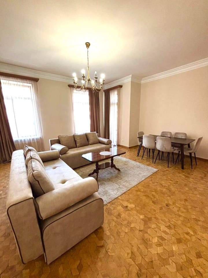 Central Duplex W/ Balconies & Self-checkin - Jerewan