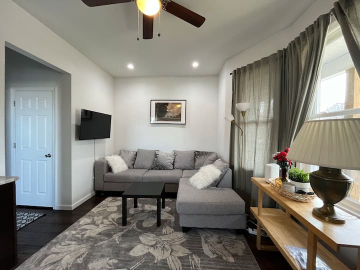 Chic Midtown Condo! - デトロイト, MI