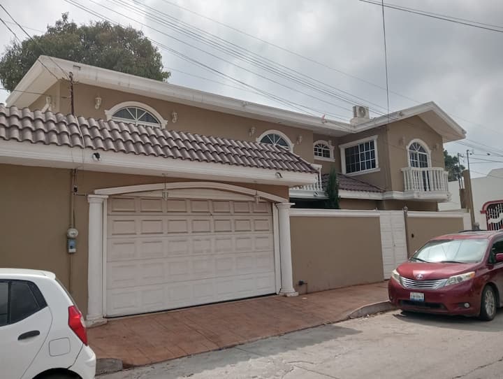 Hermosa Casa De 5 Recámaras. - Tampico