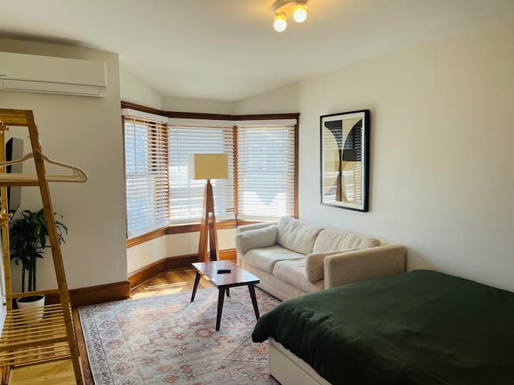 Charming Downtown Apartment - Prince Edward Island