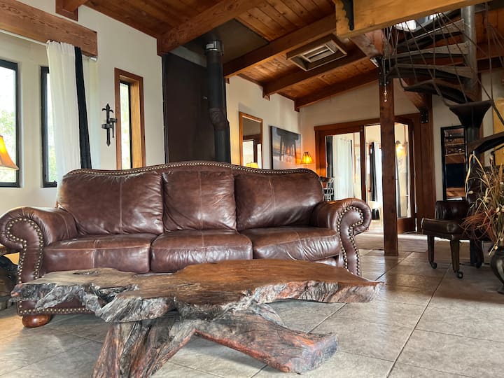 Upper Den - Rural Apartment - Paradise, CA