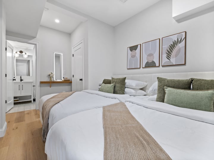 5br 3bth | Redline Subway Access - Somerville, MA