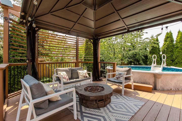 Spacious Home With Pool, Patio, Bbq And Fire Pit - Burlington