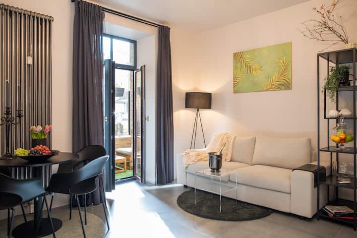 Charming Apartment With  Terrace And Free Parking - Riga