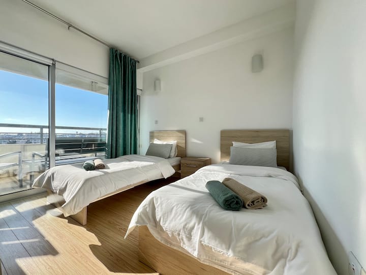 Pool&beach, Stylish 2-bedroom Loft Azure - Limassol