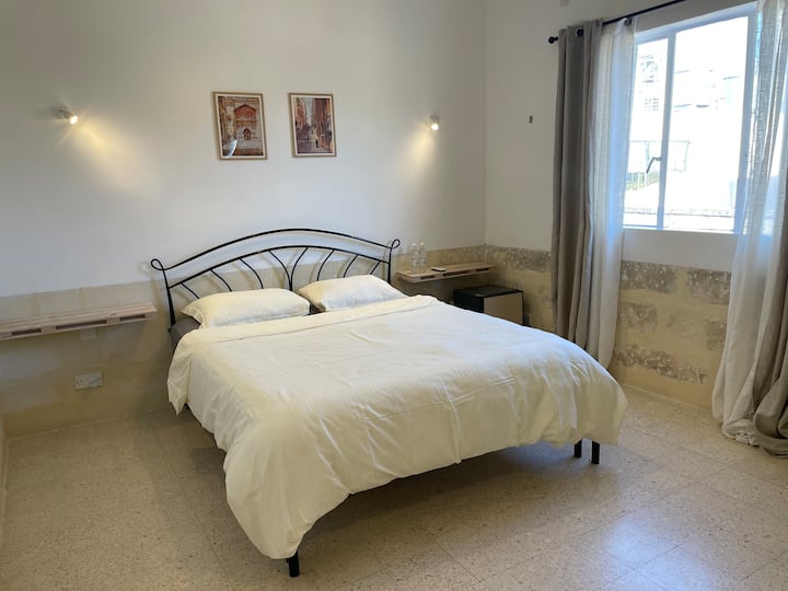 Bright Double Bedroom In Heart Of Sliema - Malta