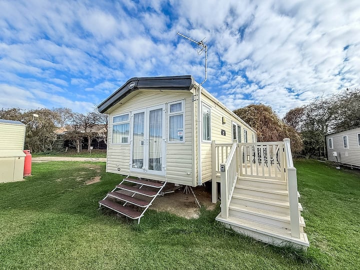 Wonderful 6 Berth Caravan, Norfolk Ref 23028s - Snettisham