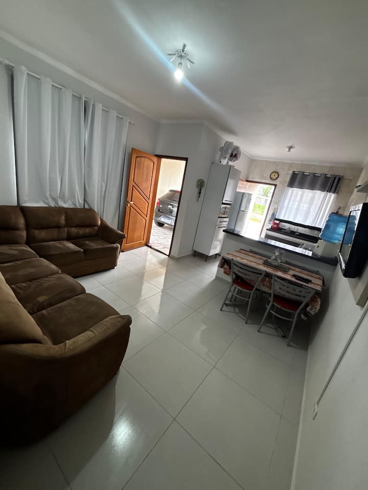 Linda Casa Em Peruíbe Com 2 Quartos E Garagem - Peruíbe