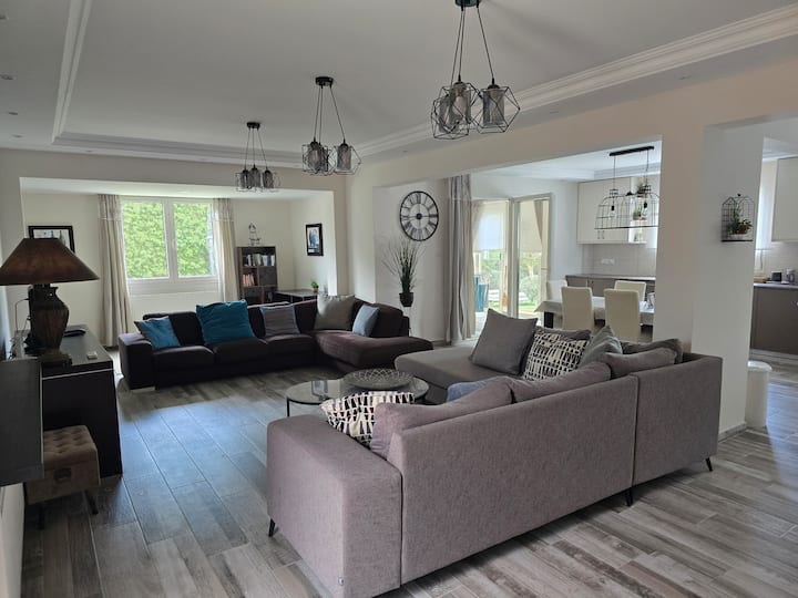 Sunrise Garden Family Retreat, Sleeps 8 - Ciprus