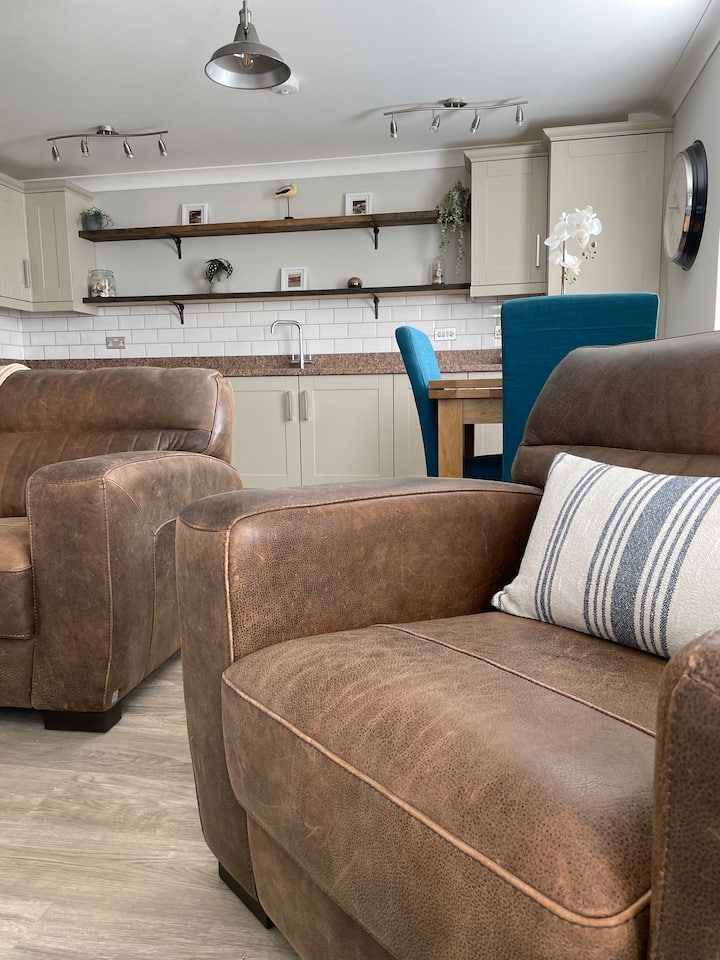 Seaside Modern Apartment - Westward Ho!