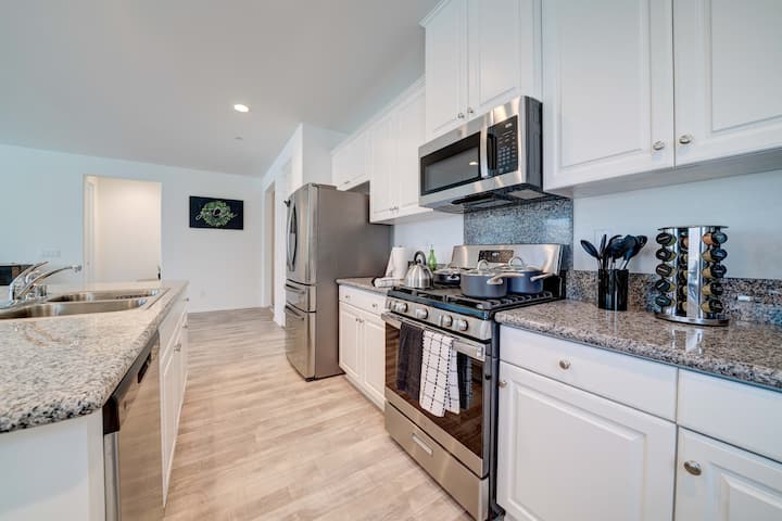 Spacious One-story Haven For Families And Pets - Victorville, CA