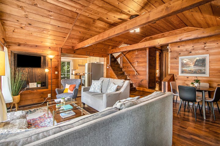 Beautiful Family Friendly Beachfront Retreat - Constantine, MI